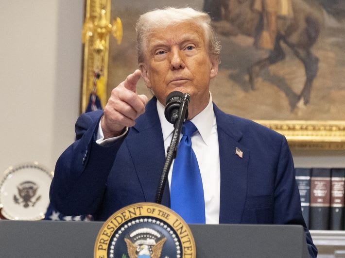 Donald Trump: Völlig verwirrender Auftritt: Plötzlich schwafelt er über ...