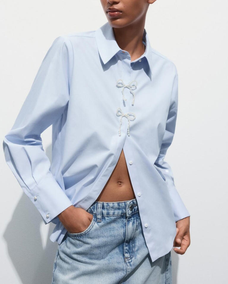 La Camicia azzurra di Zara è il pezzo salva-look della Primavera Estate