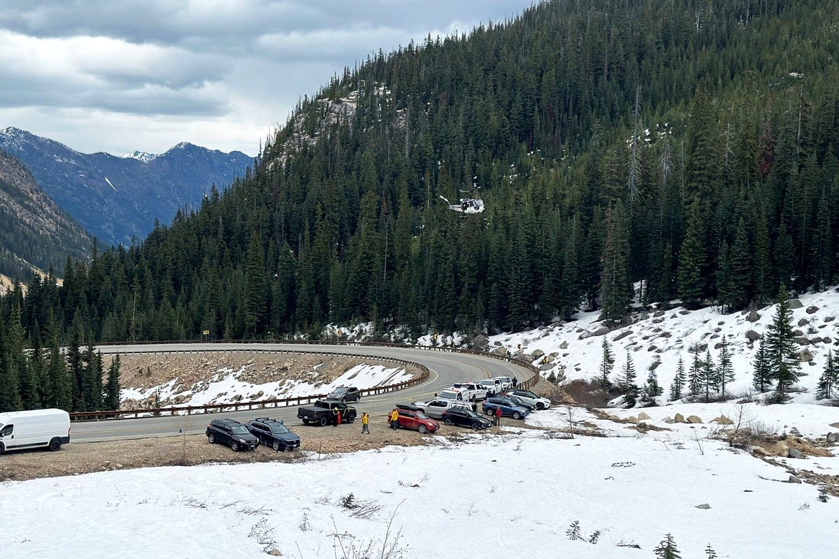 Climber describes how he narrowly survived 400-foot fall that killed ...