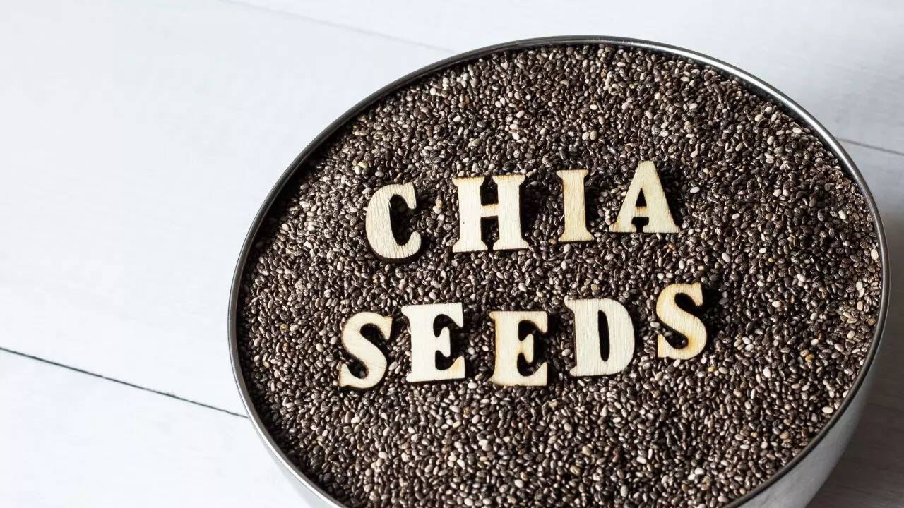 What happens when you add chia seeds to lemon mint water?