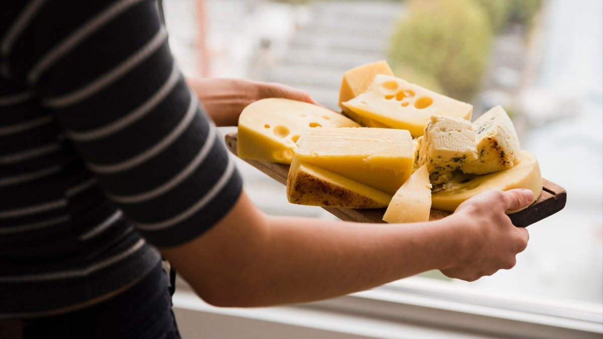 Pode congelar queijo? Descubra quais são ideais e quais não