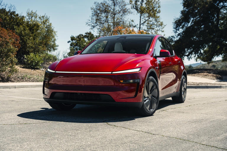 Edmunds electric SUV test: 2025 Hyundai Ioniq 5 vs 2026 Tesla Model Y