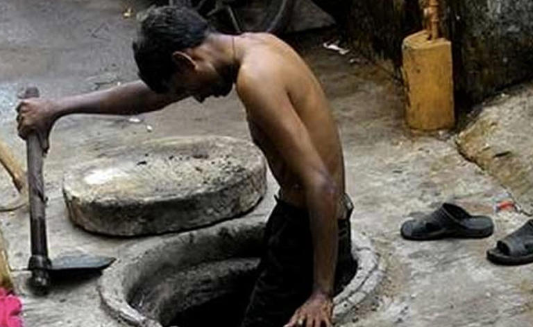 Nearly 4,000 Manual Scavengers In Delhi To Receive PPE Kits Ahead Of ...