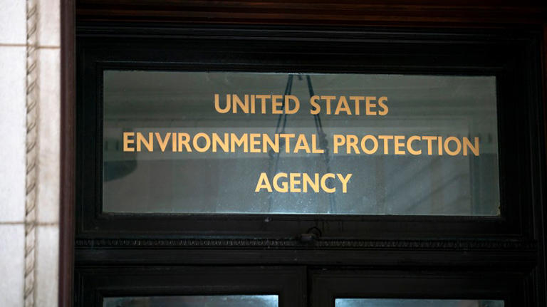 Democrats press Trump administration to keep vehicle emissions rules
