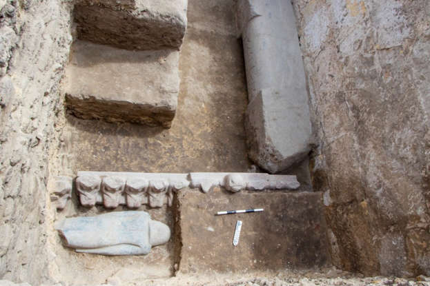Archaeologists discover mysterious door inside 4,000-year-old Egyptian tomb Archaeologists discover mysterious door inside 4,000-year-old Egyptian tomb