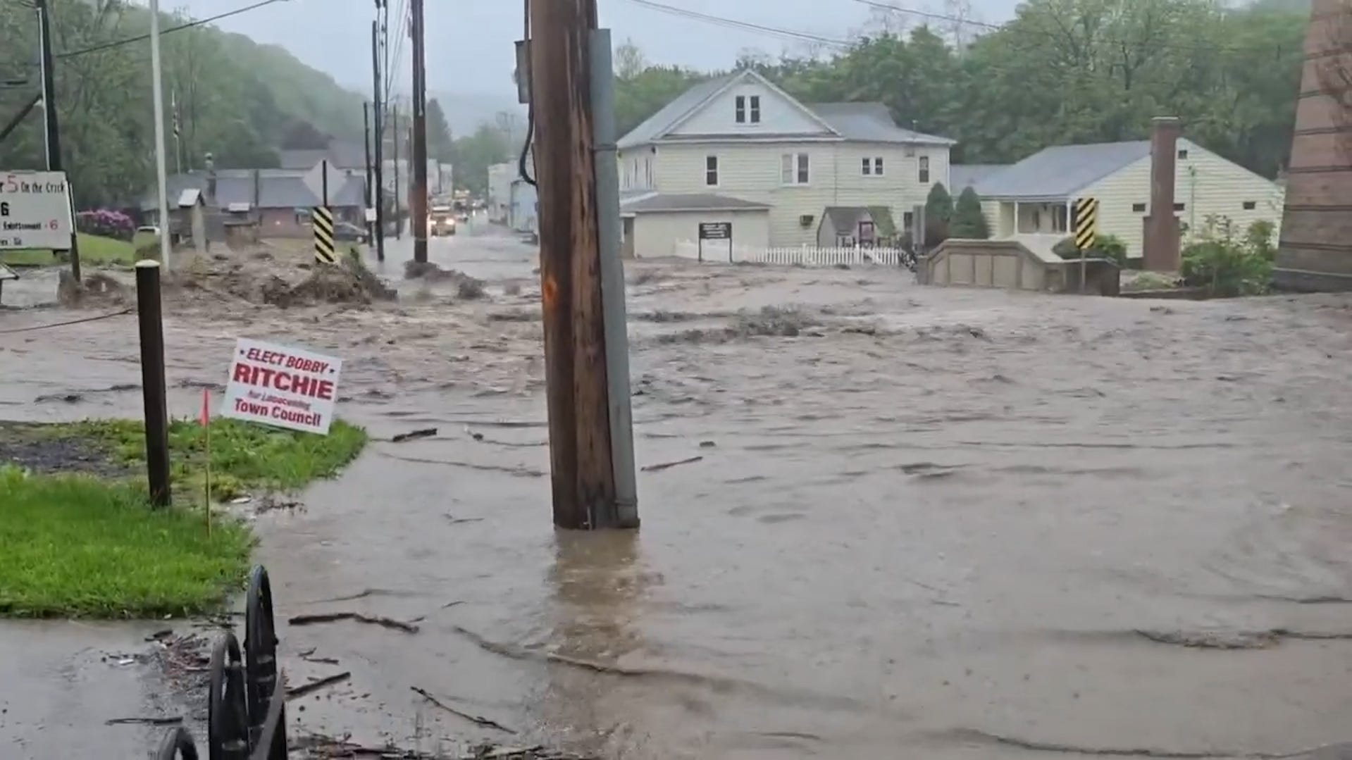 WATCH: Heavy rain causes flash flood emergency in western Maryland