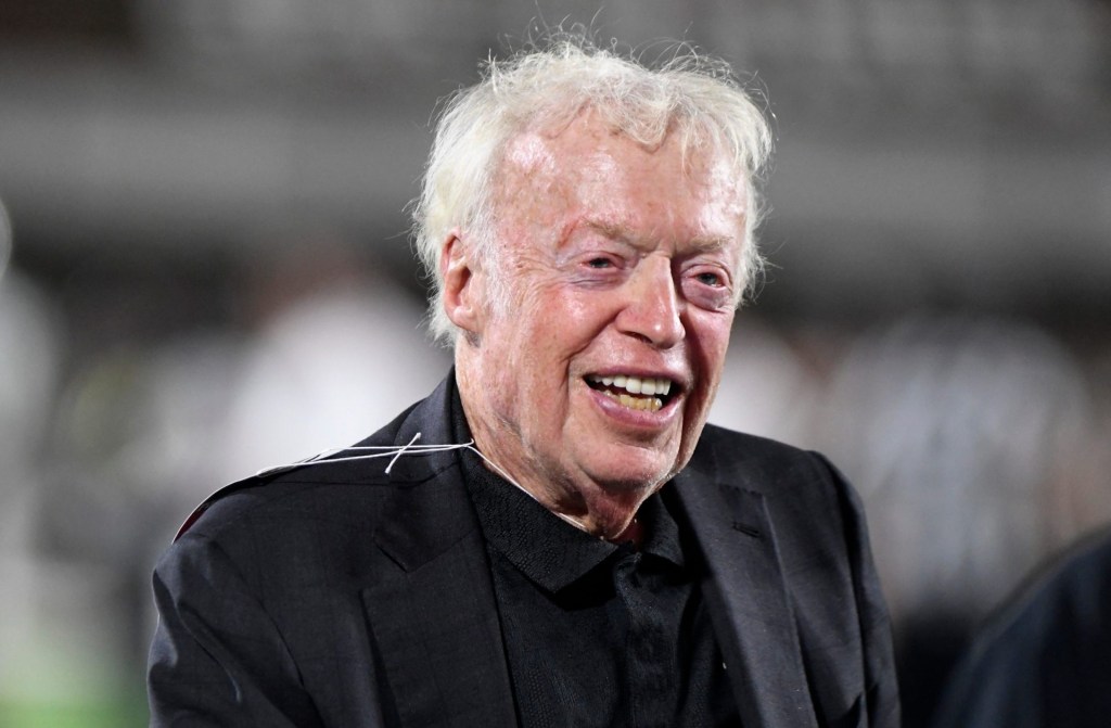Phil Knight Not Buying Trail Blazers, Citing Age