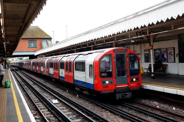 New refurbished trains to come to Essex stations on Central Line this year