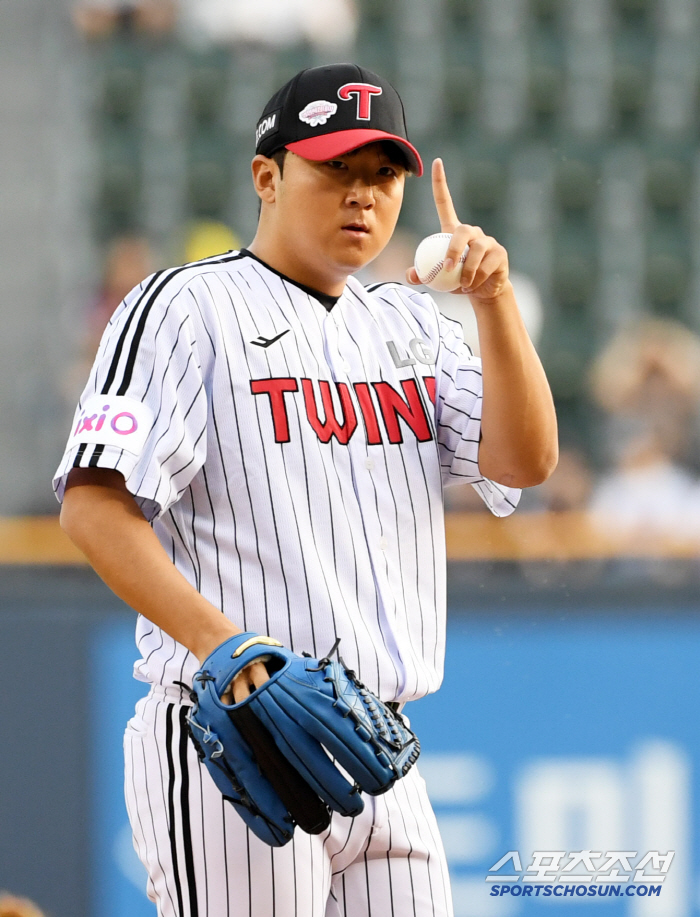 LG is strong even without Hong Chang-ki, Jang Hyun-sik, and Kim Kang-ryul. The megatwinspo ...