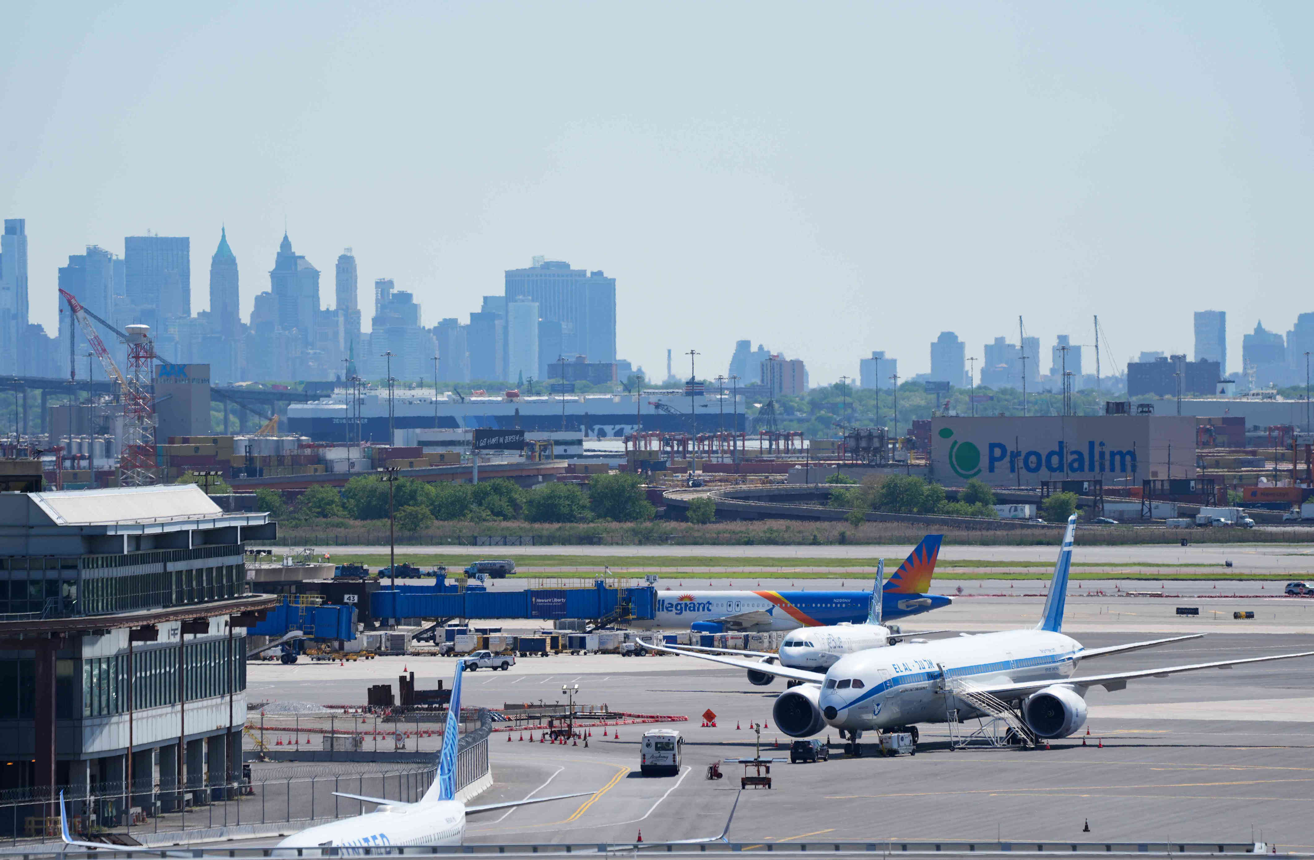 Airline Executives, Federal Officials Meeting to Discuss Newark Airport ...