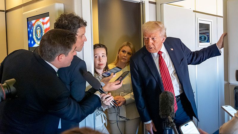 Trump calls top Democrat Schumer a 'Palestinian' over Qatar aeroplane ...