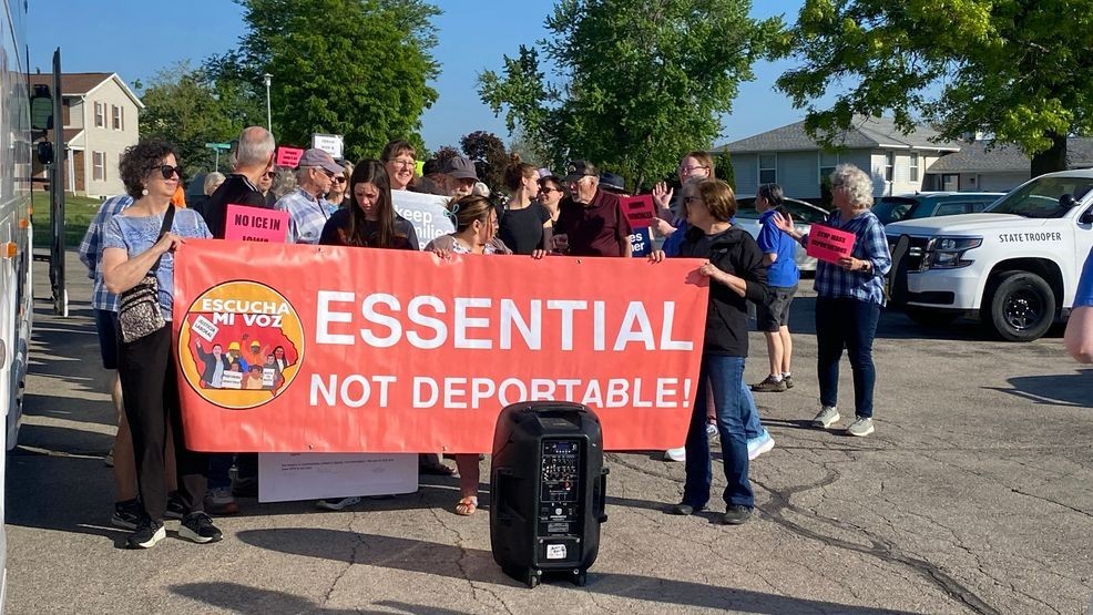 Immigrant leader's ICE check-in delayed as activists push against Iowa ...
