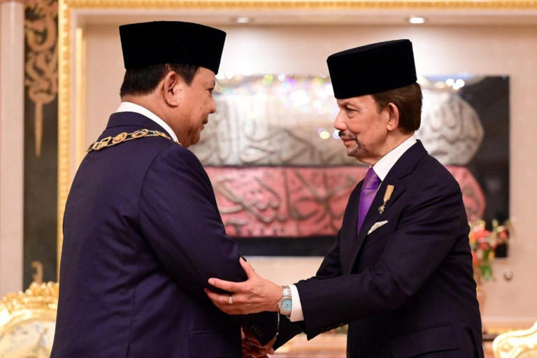 Airlangga Ungkap Hasil Pertemuan Prabowo dengan Sultan Brunei Airlangga Ungkap Hasil Pertemuan Prabowo dengan Sultan Brunei
