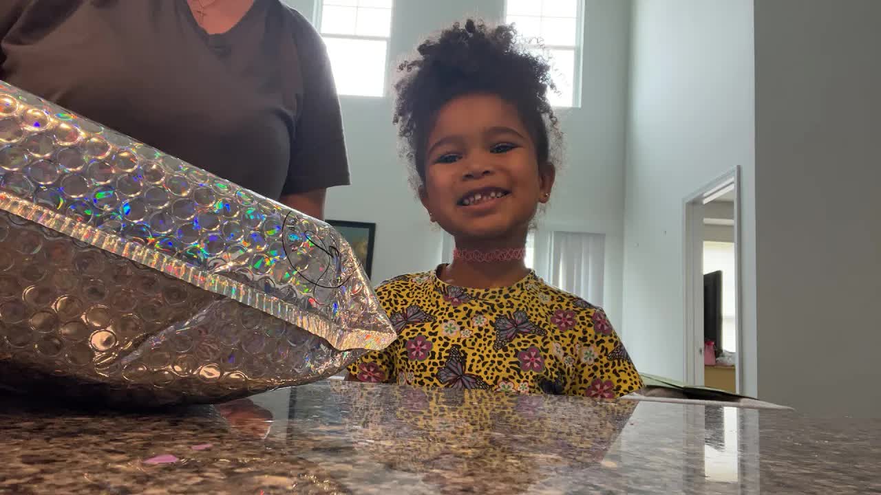 Scarlett unboxing fidget toys