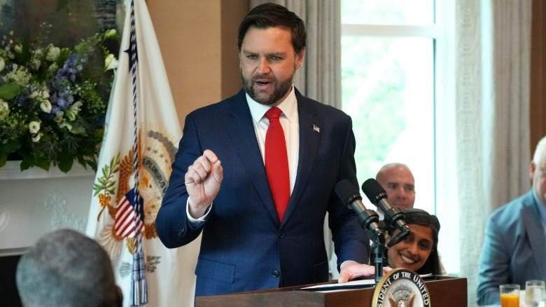 JD Vance's Early Morning Smokey Eye Looks Even More Absurd Next To A ...