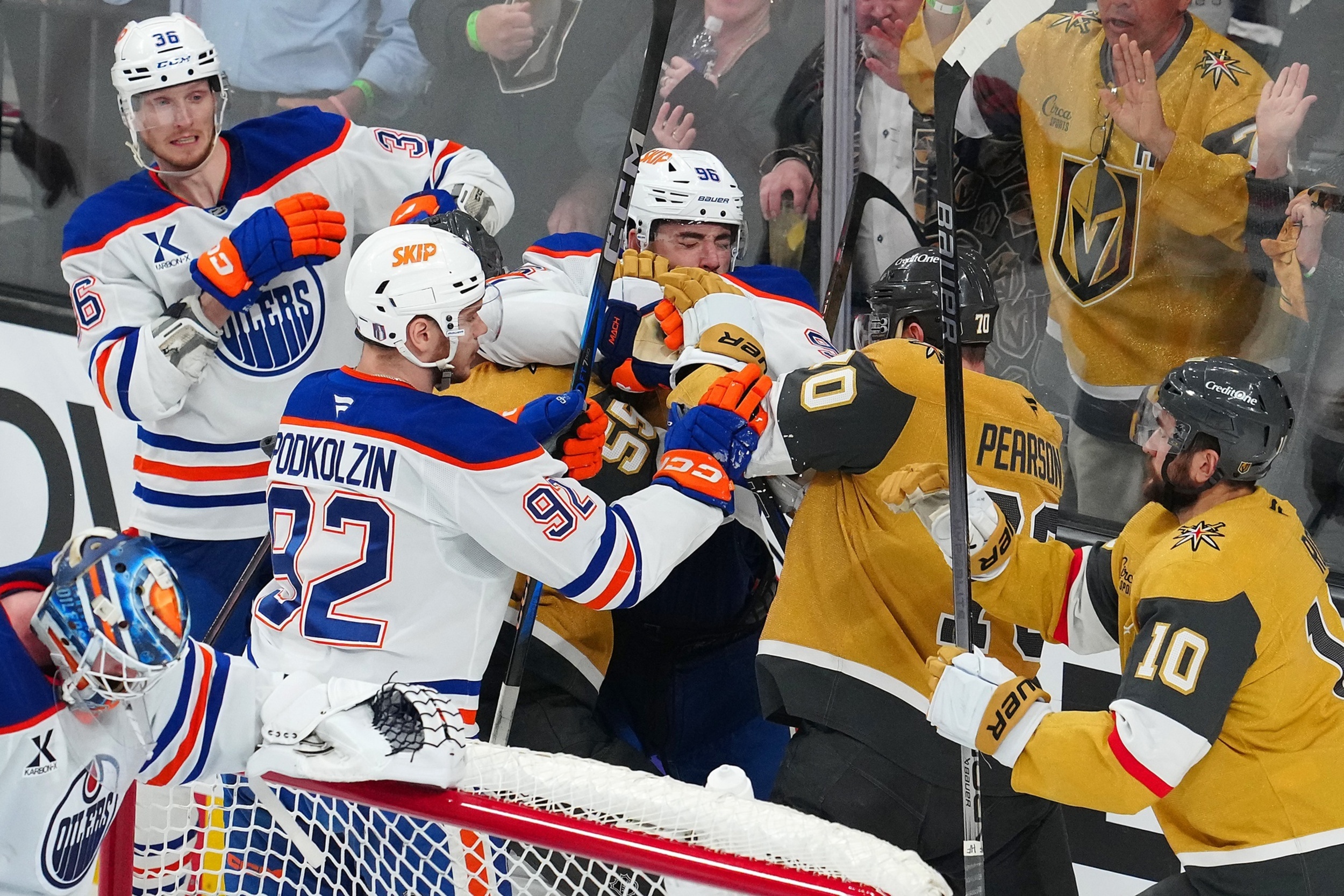 Oilers keep their lineup the same as they look to advance to Western ...