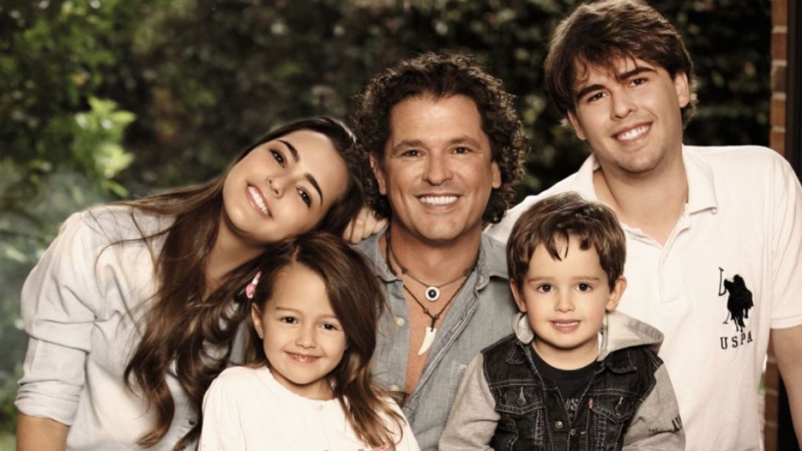 Quiénes son y a qué se dedican Carlos, Pedro, Elena y Lucy, los hijos de Carlos Vives