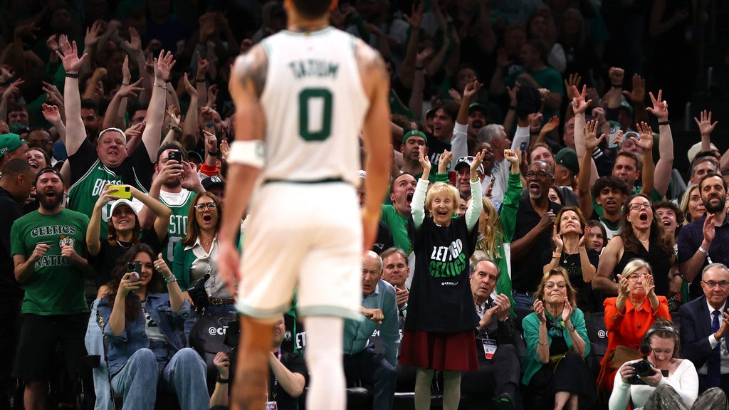 Jayson Tatum gives a thumbs up, thanks fans for love and support after ...
