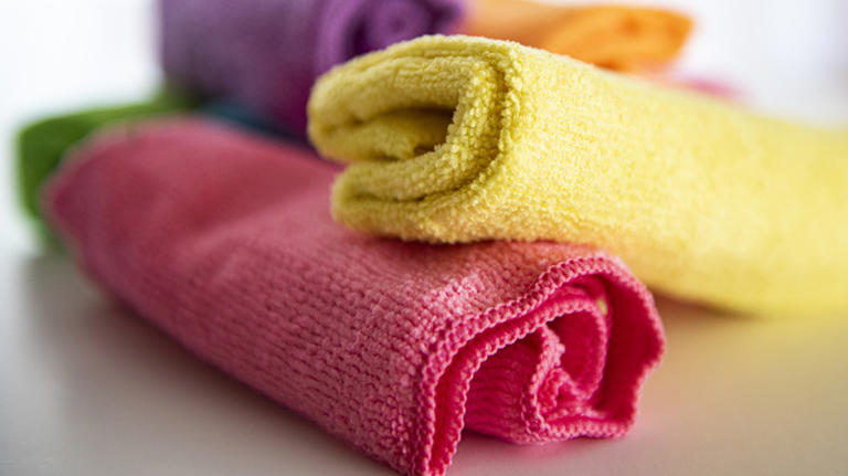 This Small Detail On Your Microfiber Cloths Could Be Ruining Your ...