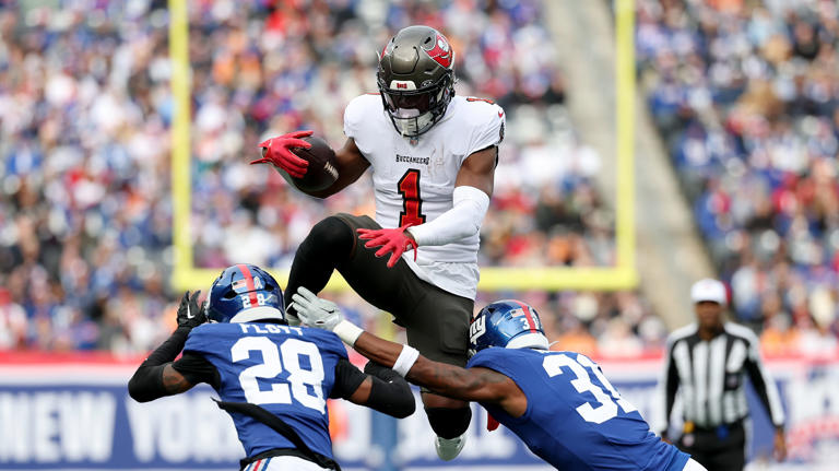 Trade Prediction Sends Buccaneers 1,500 Yard RB to NFC South Rival