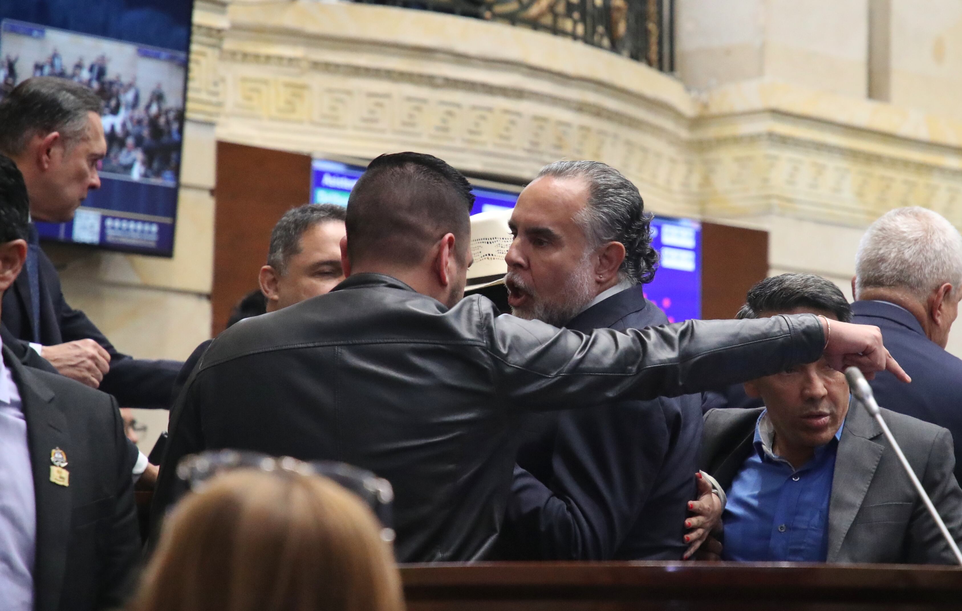 Así fue el candente debate de la Consulta popular que se hundió en el ...
