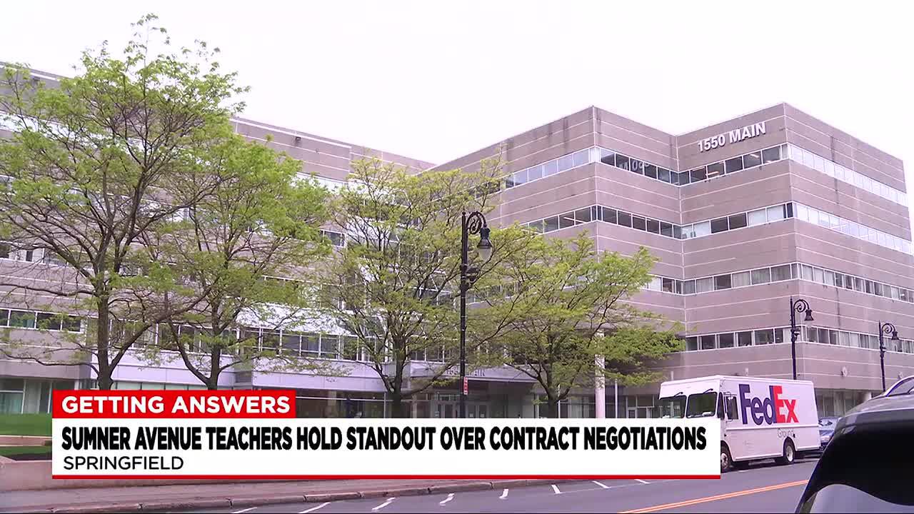 Springfield teachers hold standout ahead of contract negotiations