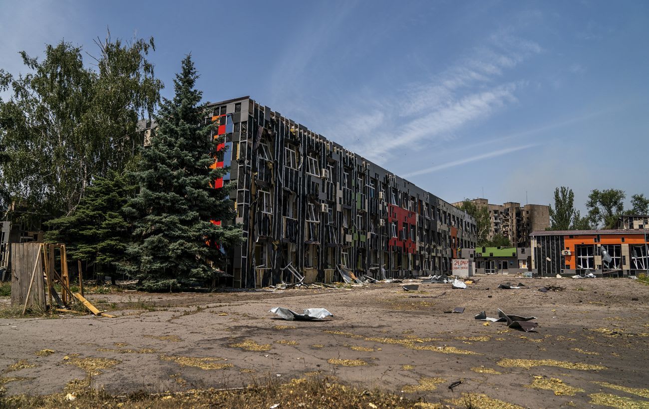 Before and after: What destroyed Toretsk in Donetsk region looks like ...
