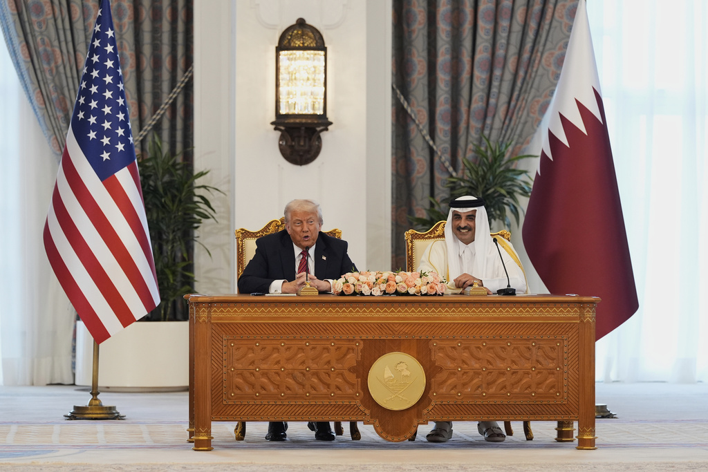 Trump marvels at wealth of his Arab hosts while he eyes White House and ...