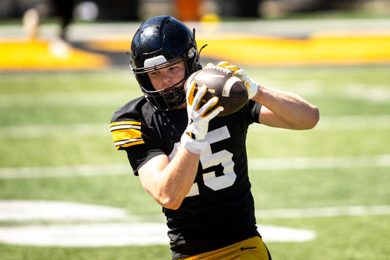 Circa Sports unveils Iowa football, Big Ten win totals for 2025 season