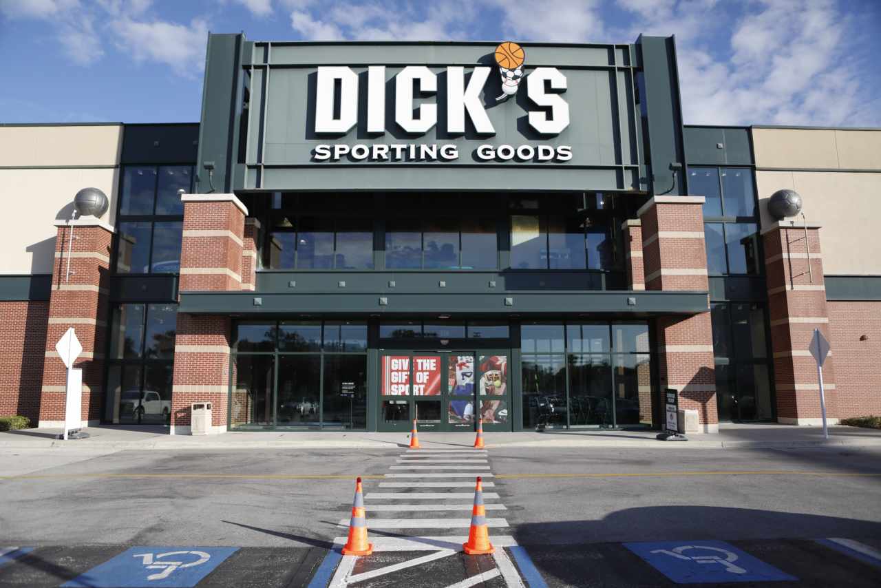 Foot Locker Stock Soars 85% on Buyout Deal. Why Dick’s Has Dropped 14%.