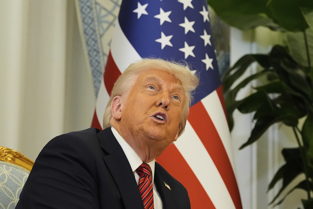 Trump marvels at wealth of his Arab hosts while he eyes White House and ...