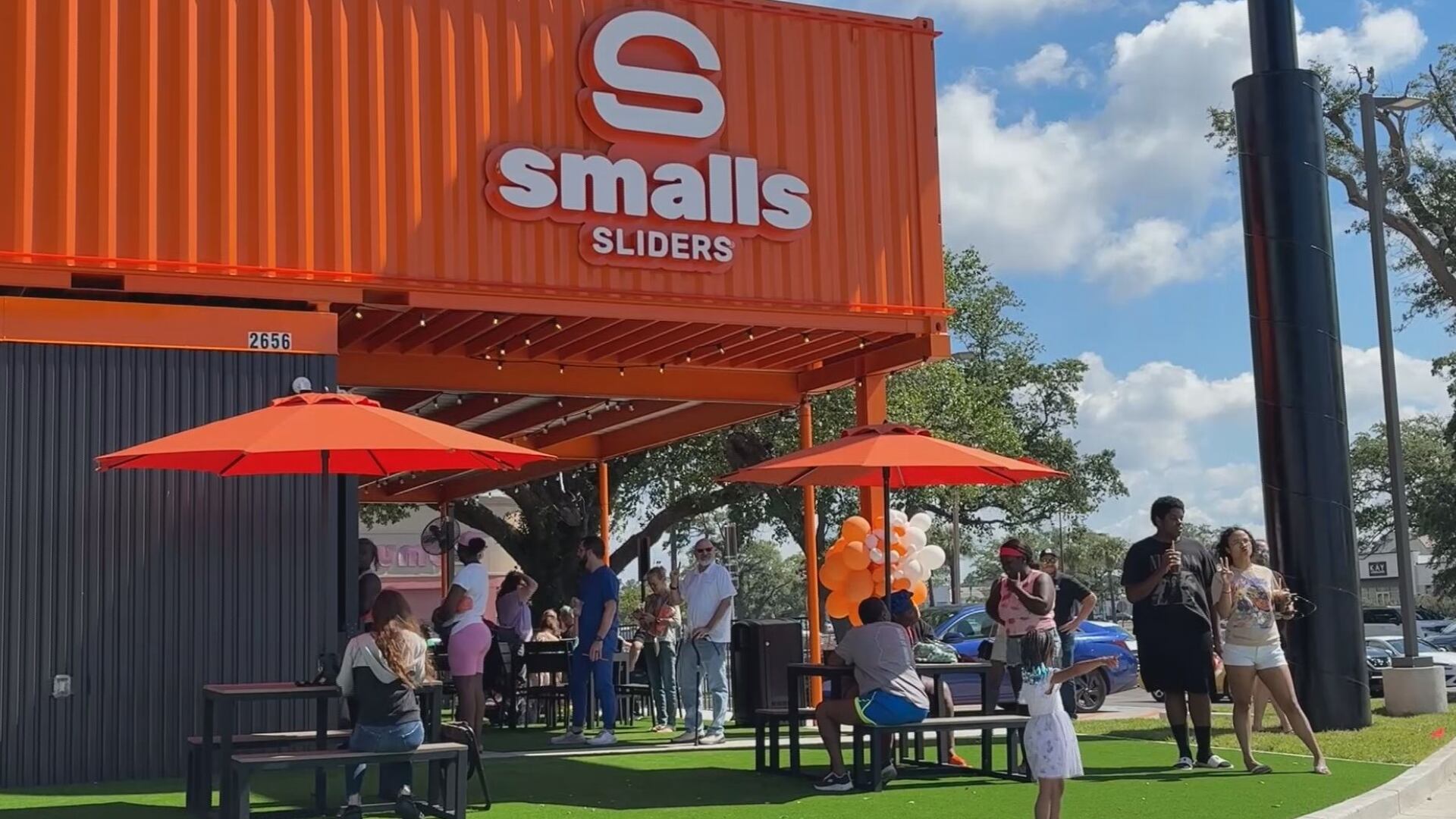 Smalls Sliders opens new Coast location