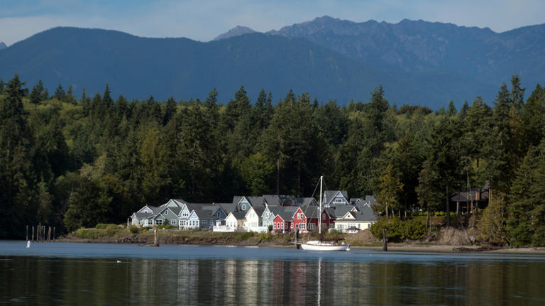 This Cozy Washington Inn Boasts Classic New England Vibes With Stunning ...