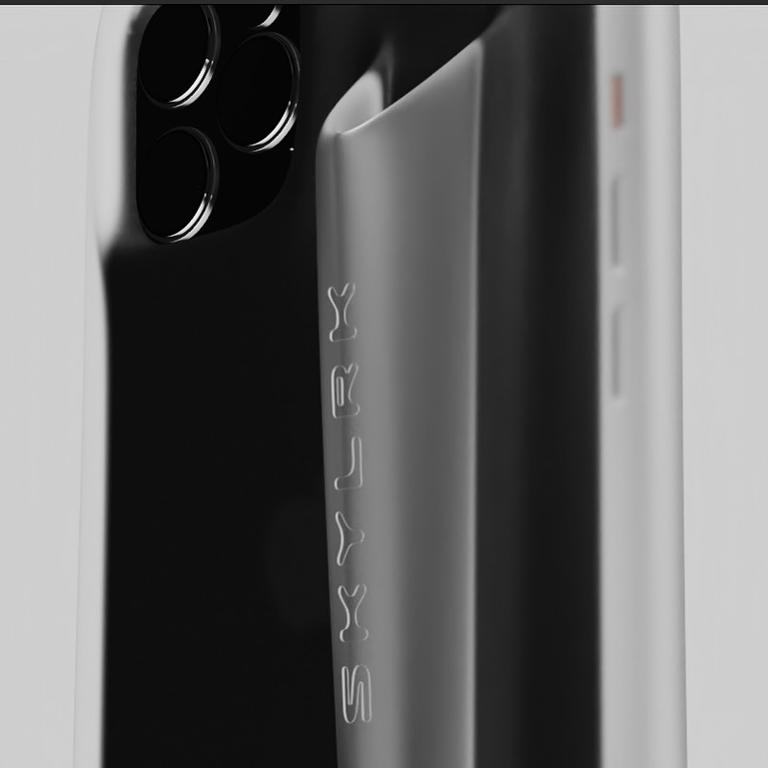 Justin Bieber rips off Hailey’s patented Rhode phone case to hold a ...