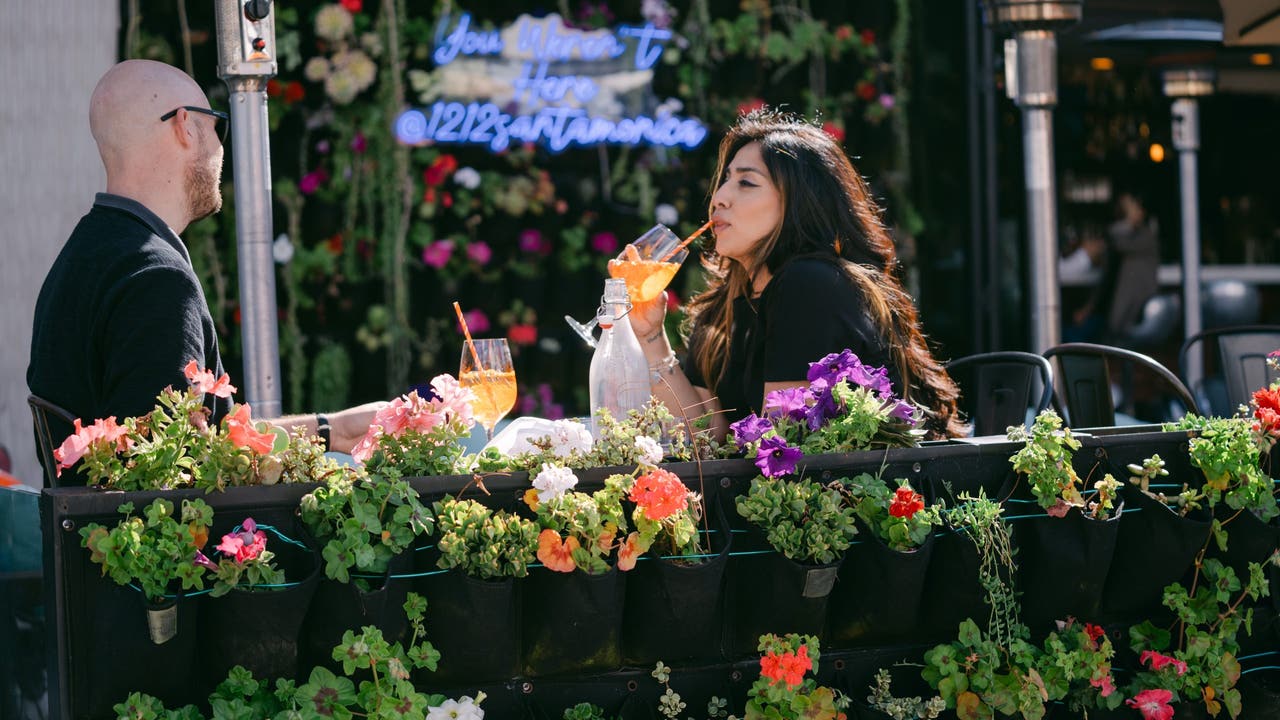 Santa Monica turns 3rd Street Promenade into entertainment zone with ...