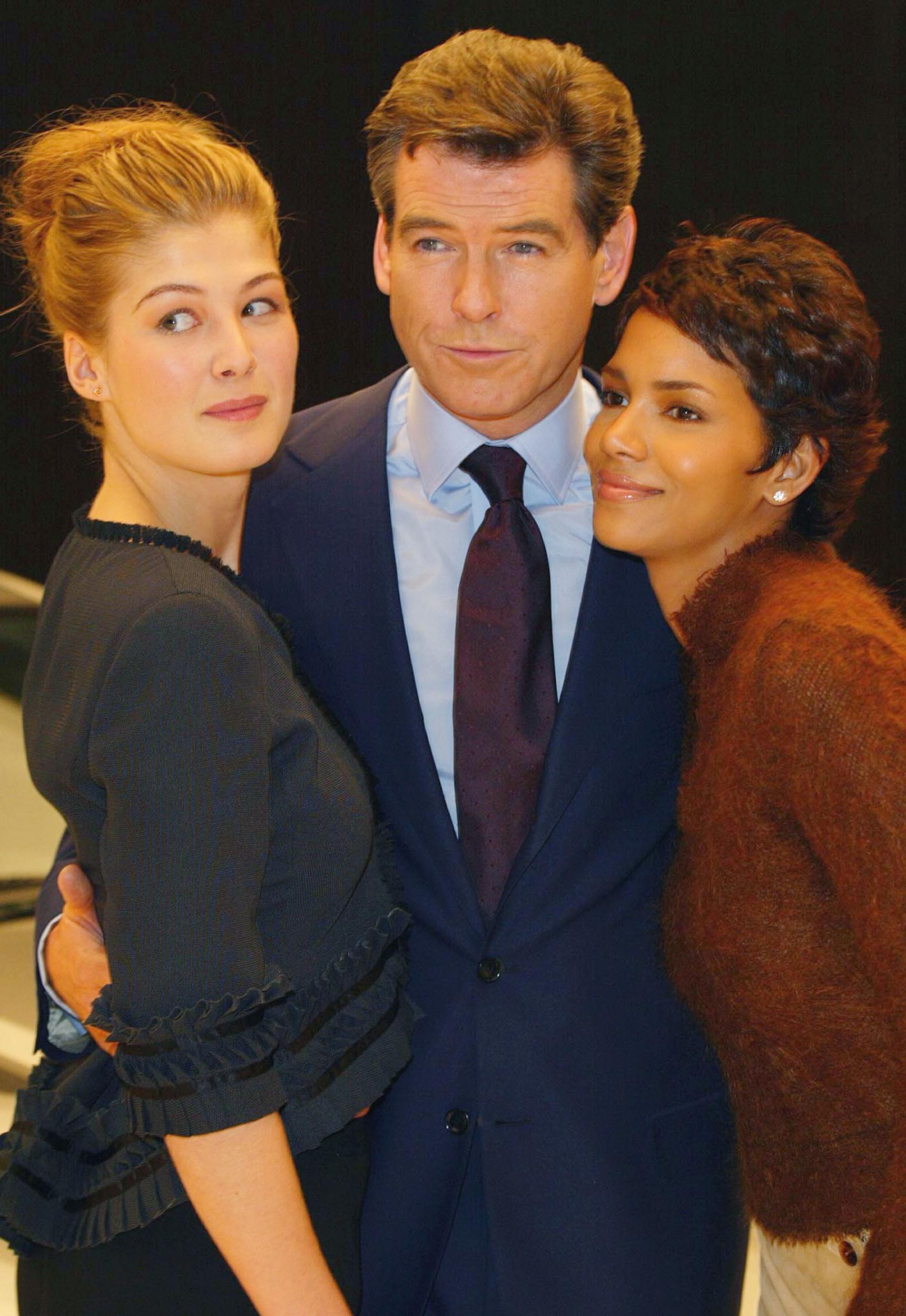 Rosamund Pike says she refused to ‘unzip and drop’ her dress during ...