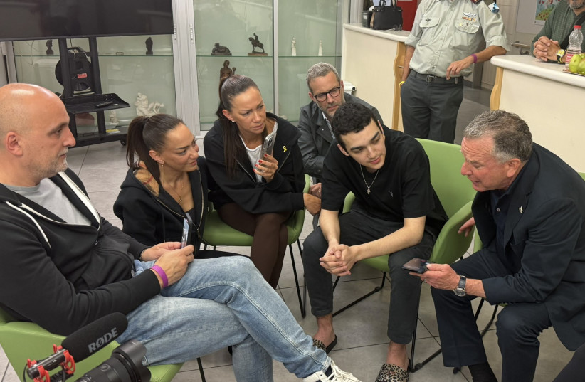 Father of Golani soldier defends Edan Alexander: ‘He saved my son’s life’