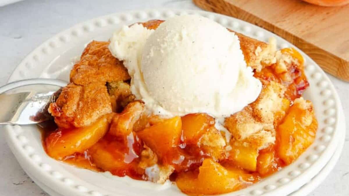 12 Heavenly Peach Cobbler Recipes to Celebrate Spring