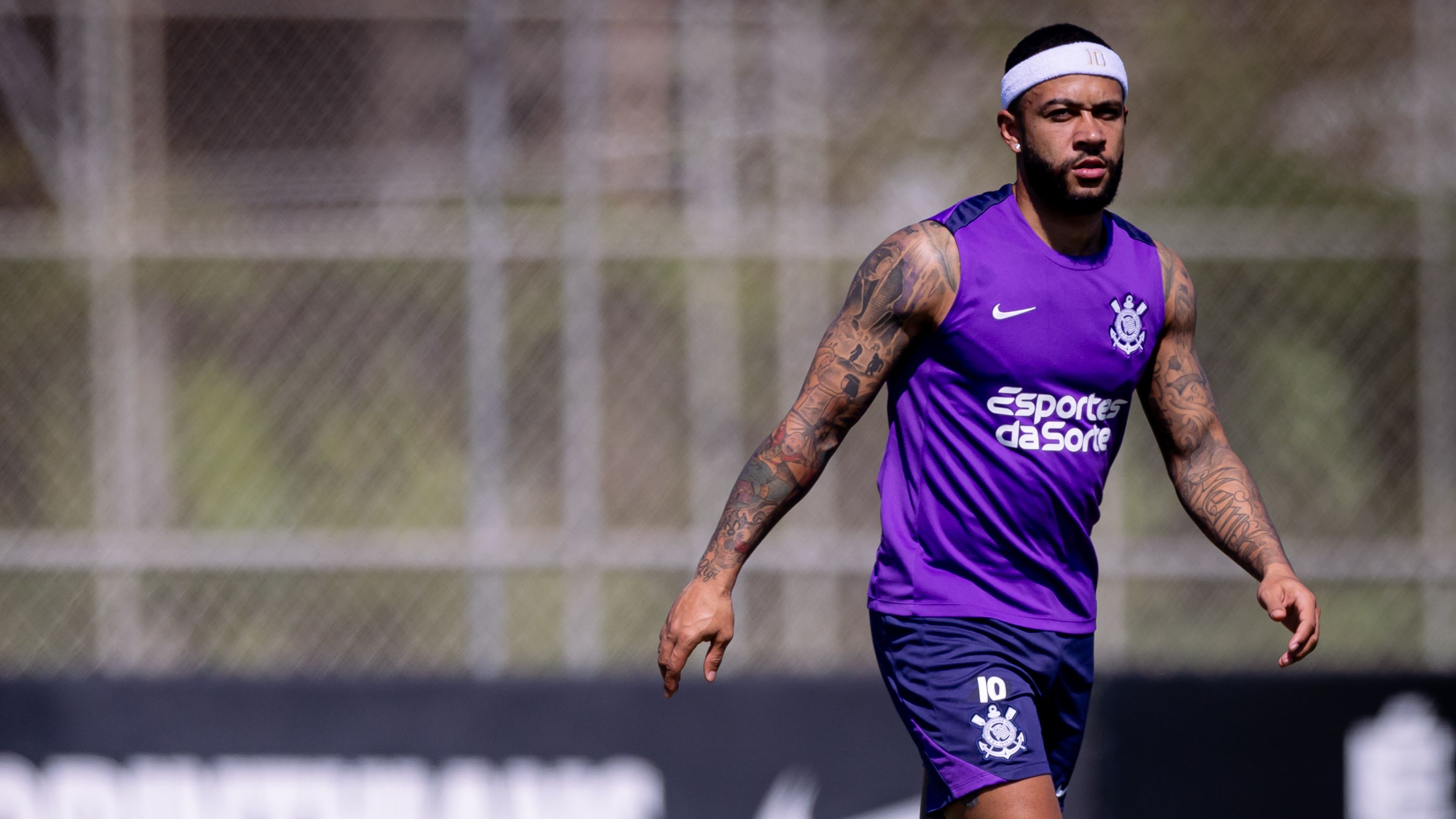 Memphis Depay reaparece no Corinthians após falta sem explicação em ...