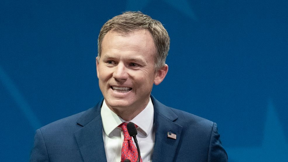 Utah Congressman Blake Moore caught sleeping during vote in House ...