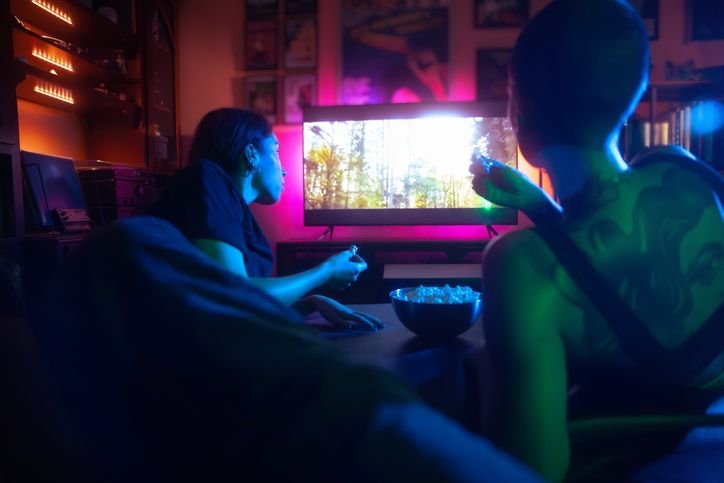 Plano com anúncios da Netflix faz sucesso: 94 milhões de assinantes