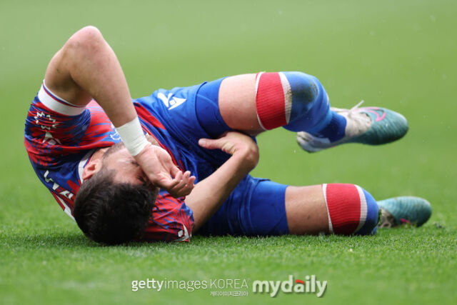 ‘부상 때문에…안타까운 이별’발표한 수비수…7억5000만원에 영입, 13년간 EPL 269경기 출전했지만 종아리 부상이 ‘발목’