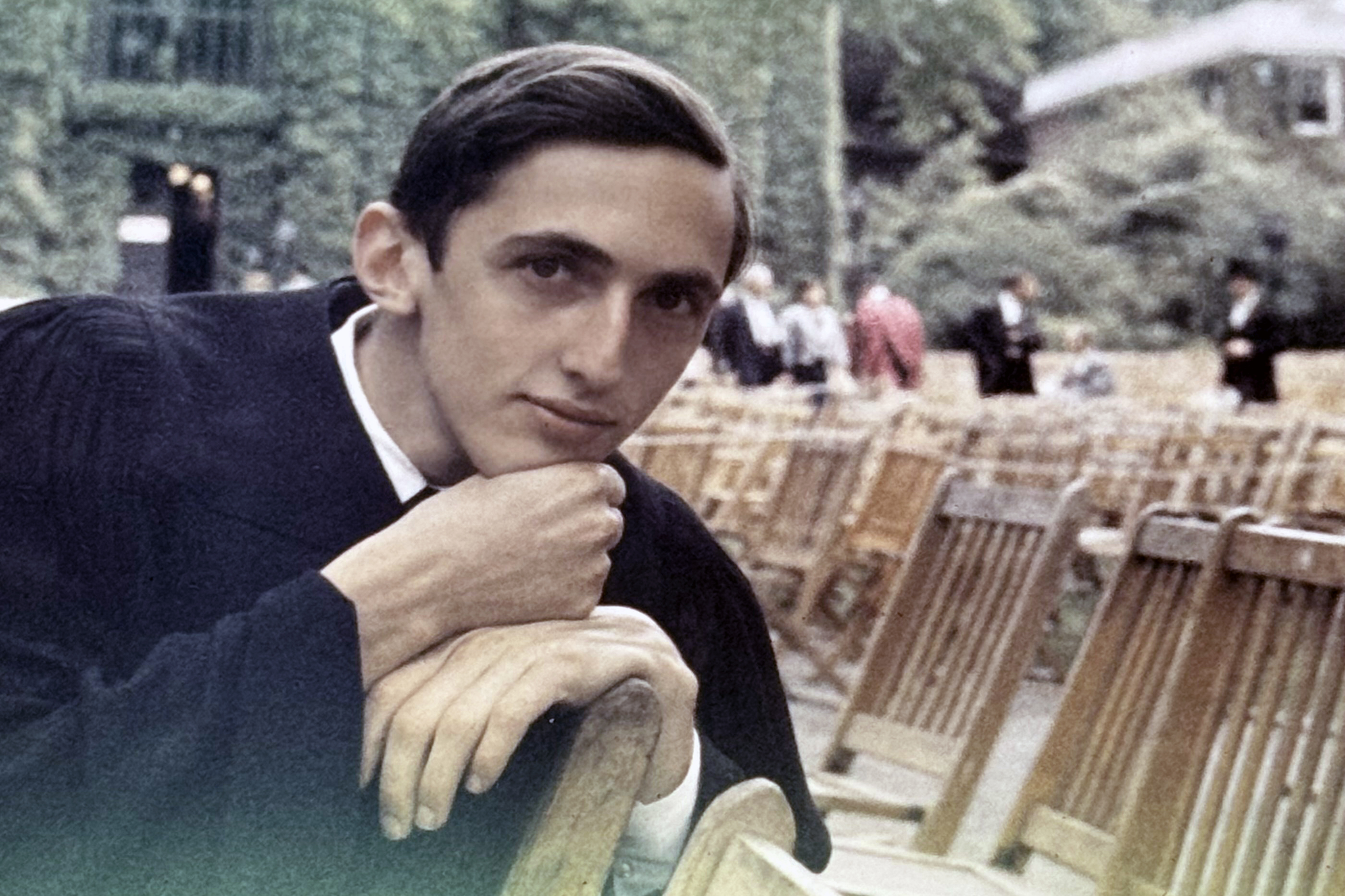 Robert Shapiro, top executive at NutraSweet and Monsanto, dies at 86