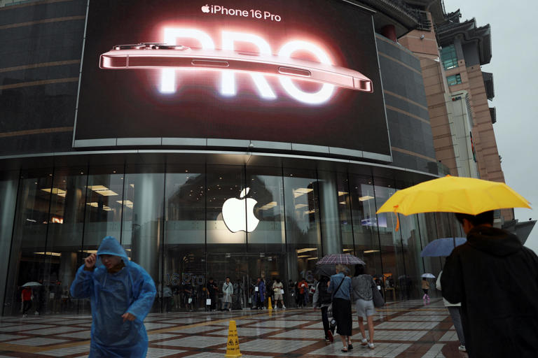 The latest iPhone is now heavily discounted on some Chinese e-commerce ...