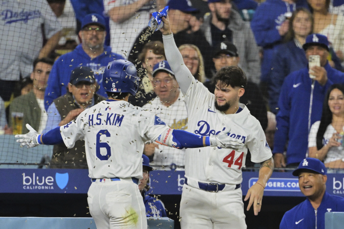 Infield hit → ML's first home run, a multi-hit show in front of Kim Hye ...