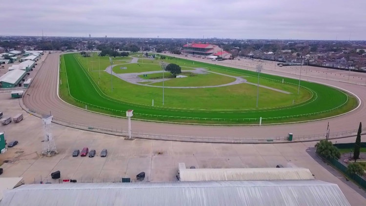 Churchill Downs threatens to surrender Fair Grounds racing license