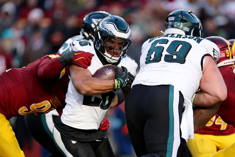 Eagles vs Commanders live updates. Jake Elliott's brutal 1st half costly