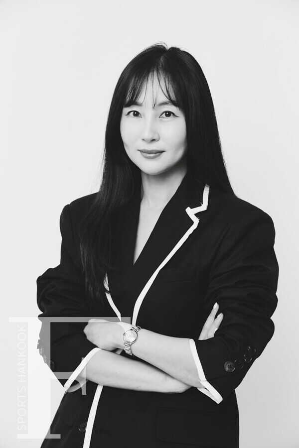 조형을 입는 옷, 감각을 건네는 브랜드 : MMAM(므아므) 박현, 파리에서 무의식의 미학을 말하다