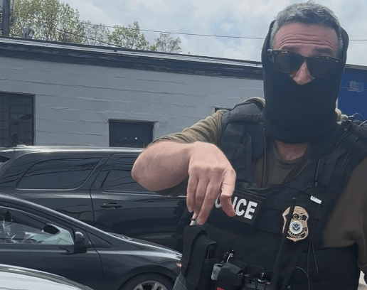 Immigration expert concerned after masked officer doesn’t identify himself