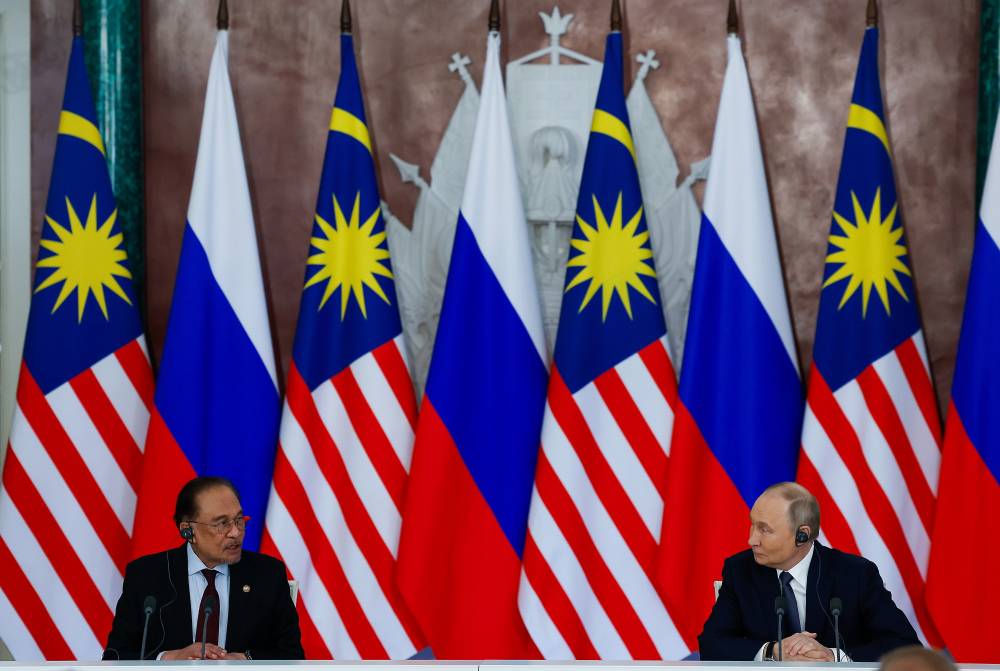 Anwar raises MH17 issue with Putin during Moscow visit
